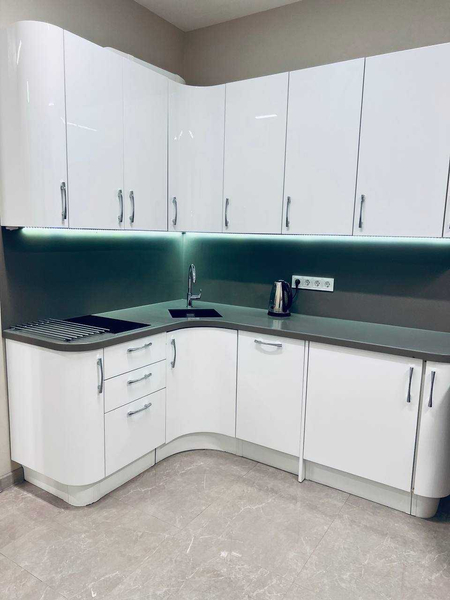 Алайский• 3-комн • 90 м² • этаж 3/5 • [ЖА:002]