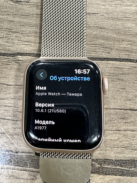 Apple i watch 4 series / 40mm / 16gb