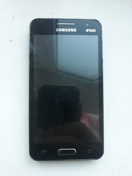 Samsung core 2 
Yili 2016  xotirasi 8 GB
Aybi yoq 
Puli 500 ming sòm b