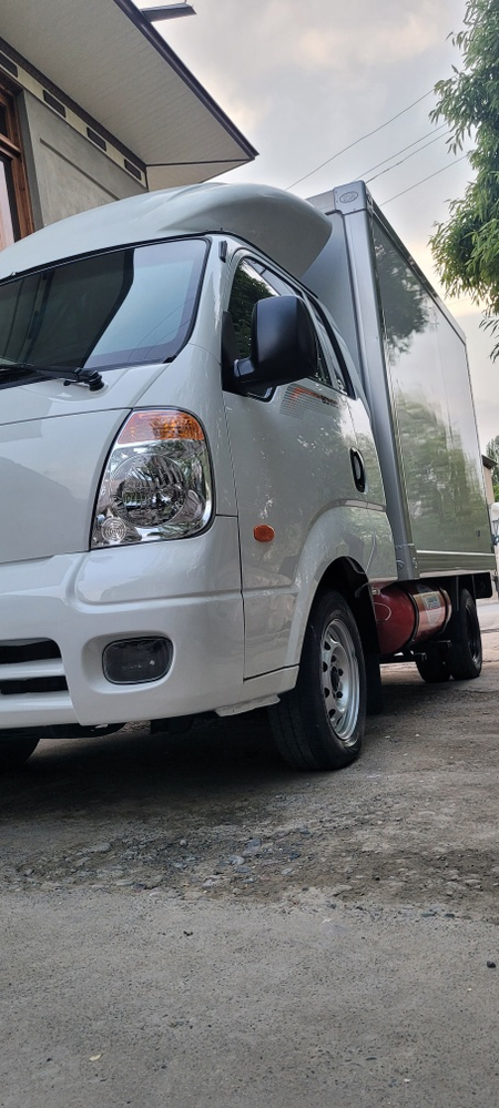 Kia bongo.     Butka