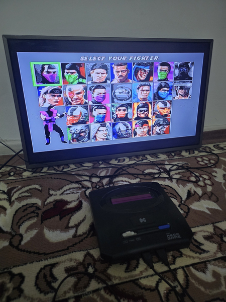 SEGA, joystiklari va tv ulagichlari bilan