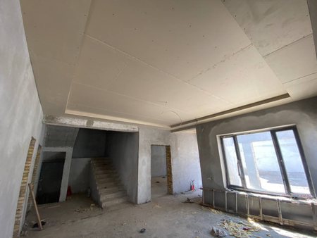 200 m2 Yarim Plan Turar Joylar SOTILADI