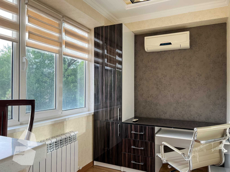 (Добрый) Чимкентская (110 школа, ЦУМ), 60 м², 2/4/4, Уютная