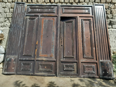 Darvoza sotiladi 2.70 x 2.70 srochni