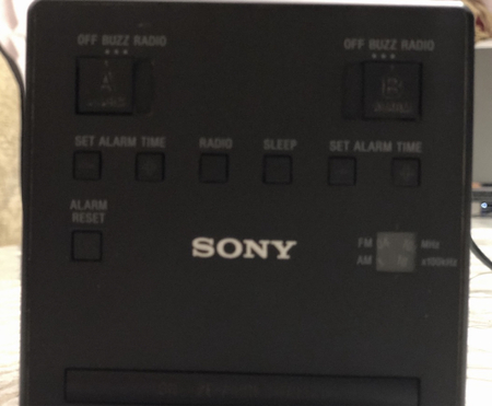 Часы будильник радио Sony