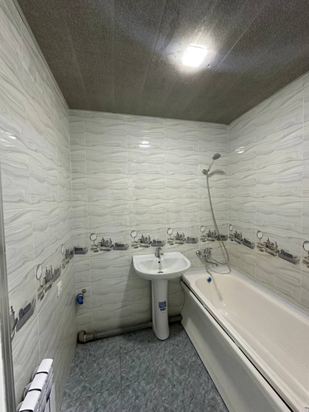 Срочно Корасув Академия 1 этаж 2 хона 72м²
