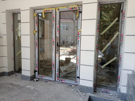 Akfa profillaridan eshik rom va vitrajlar yasab urnatib beramiz