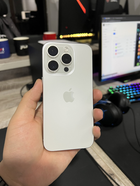 iPhone 15 pro 256 White