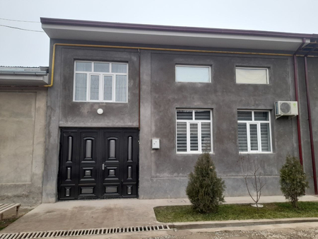 Uy xovli sotiladi uchaska