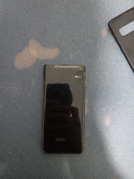 Samsung s10 sotiladi halatı ortacha 128/8 aybi orqa krishkasi singan