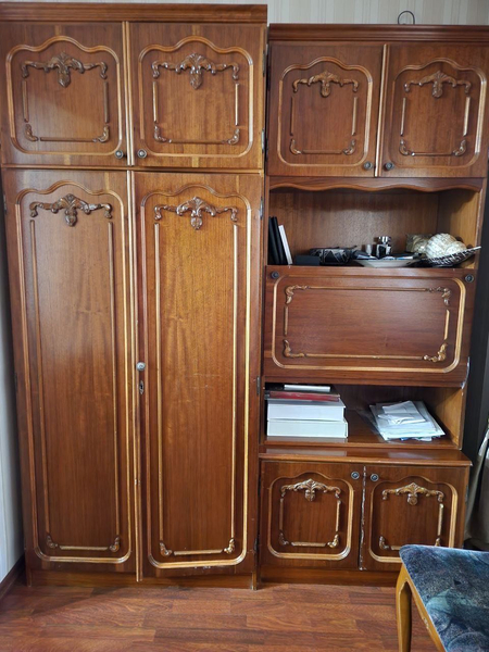 Комплект мебели из натурального дерева б/у в очень хорошем состоянии