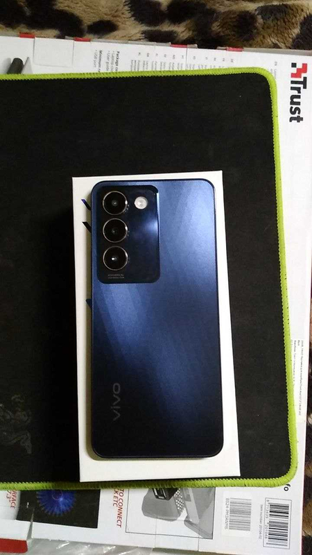 Модель 2024 года смартфон VIVO Y 100