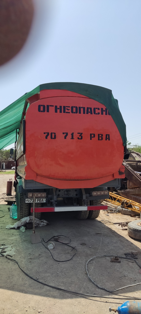 Продам нефтевоз Howo.