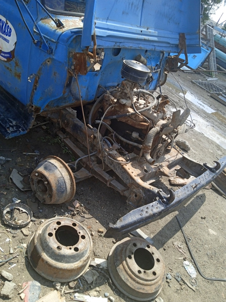 Gaz 53 52 66 zil mashinala sotiladi