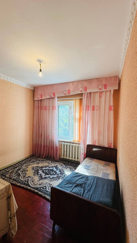 Продам квартиру!!! 4ком с удвоеным  залом звоните 95кв метро Чилонзар