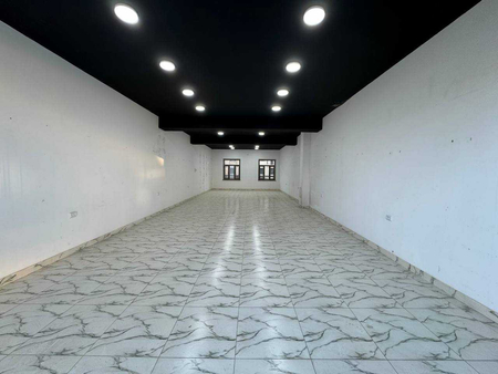 Noturar magazin sotiladi 92m2+50m2 podvaliga ega