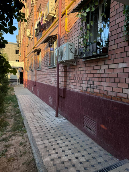 Продается своя 3 комнатная квартира на сергели 5а(элит маркет)