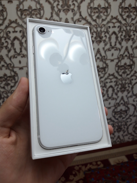 iPhone se 2020 64гб идеал
