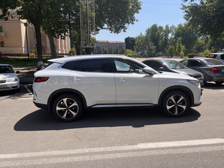 Продаётся BYD SONGгибрит 2023г.в