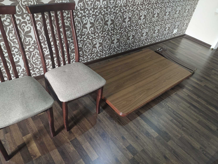 Продаётся стол и 4 стула, российский