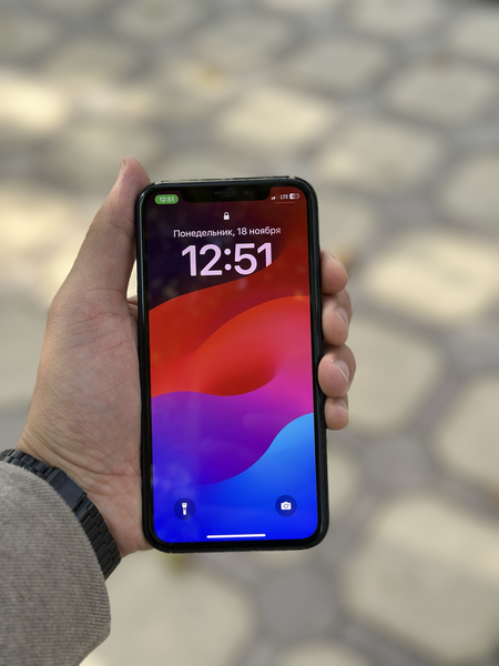 Iphone xs gold hech qayeri almashmagan srochni sotiladi