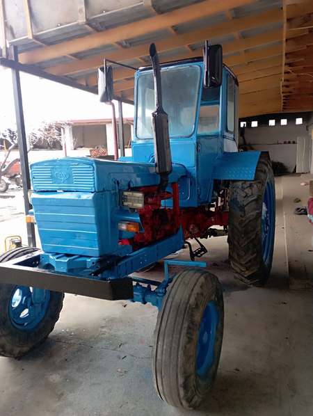 Traktor 28sotiladi