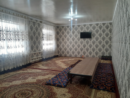 Hovli sotiladi narxi kelishilgan holda