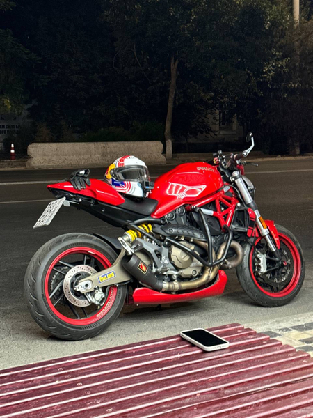 Ducati Monster 821