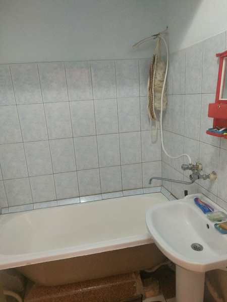 Zarafshon 2mkr,20a domda2xonali kvartira sotiladi, yoki dachaga almash