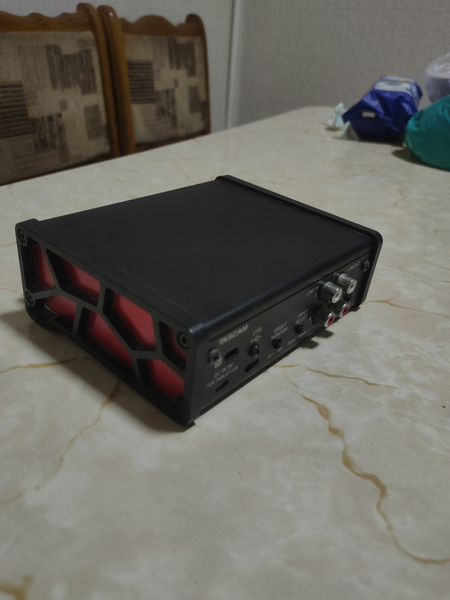 Продаётся звуковая карта SAR TASCAM US 1x2,