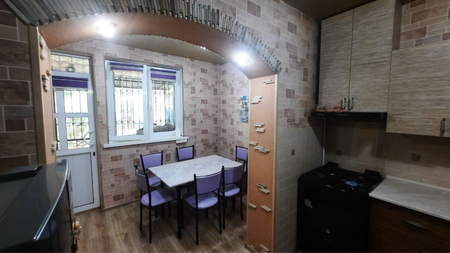 Mirzo Ulugbek tumani Qorasu 1 , 7 chi dom 22 kv 1 chi etaj 4 hona