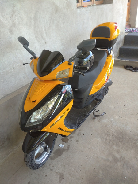 Skuter RealMoto sotiladi