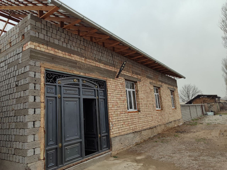 Qibray : 8 sotka yer tayor qurilgan yangi uy bilan sotaman. srochna