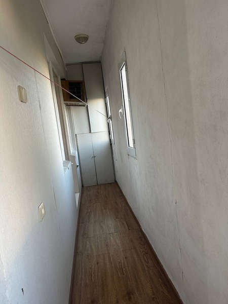 Продаём трехкомнатую в центре. Дархан