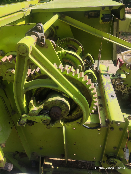 Pres padborshik bilan ttz traktor sotiladi