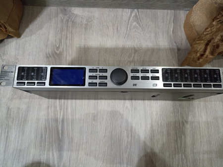 Процессор эффектов Behringer DCX2496