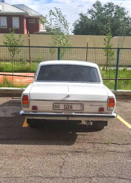 GAZ 024 Volga (1972) Bir qo'l moshina