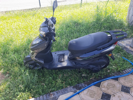 Benzinli skuter srichni sotiladi