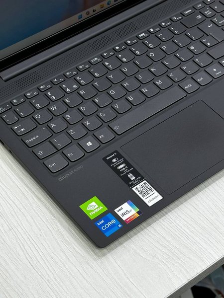 Arzon narxda VIDEO KARTALI, holati yangi Lenovo noutbuki