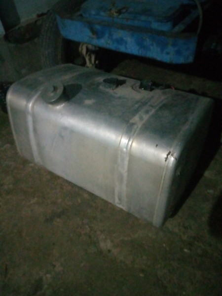 Бак Bak howo 305 litr kranshteynlari bor