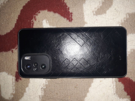 Poco f3 5G 8 5 256 gb aybi yoq bez karopka telni ozi idyal pubg da zor