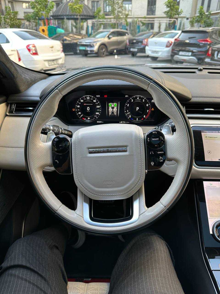 Автомобиль  Land Rover Velar