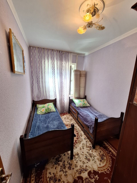 Ахмад Югнаки продаётся квартира 
2/3/5.
Квартира чистая,уютная остаётс