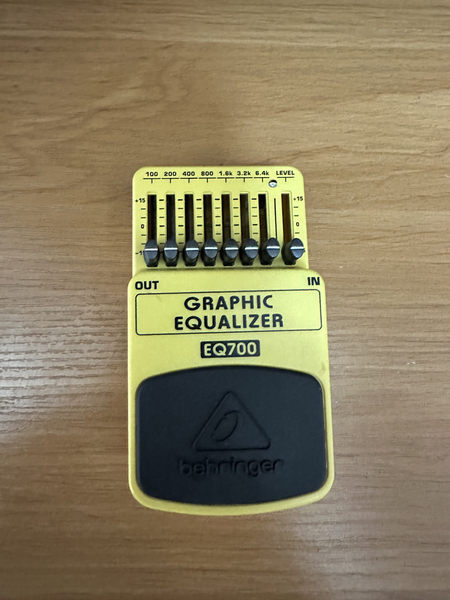 Behringer Графический Эквалайзер EQ700