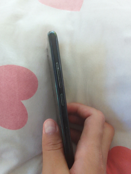 J5 telefon sotiladi