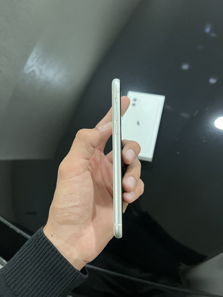 iPhone 11 karobka dakument ochilmagan radnoy