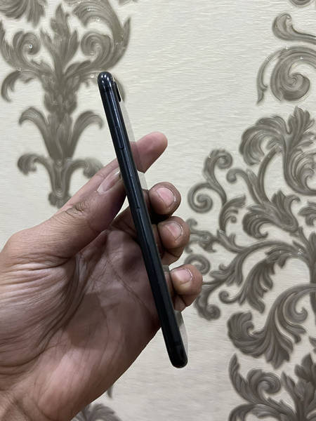 iPhone SE 2020 sotiladi