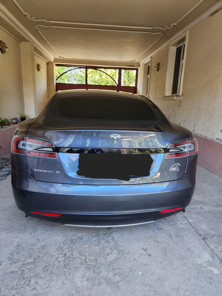 Tesla model S/85