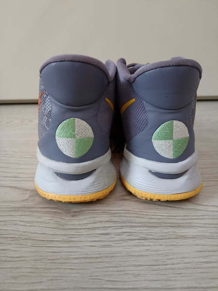 Баскетбольные кроссовки Nike Kyrie 7