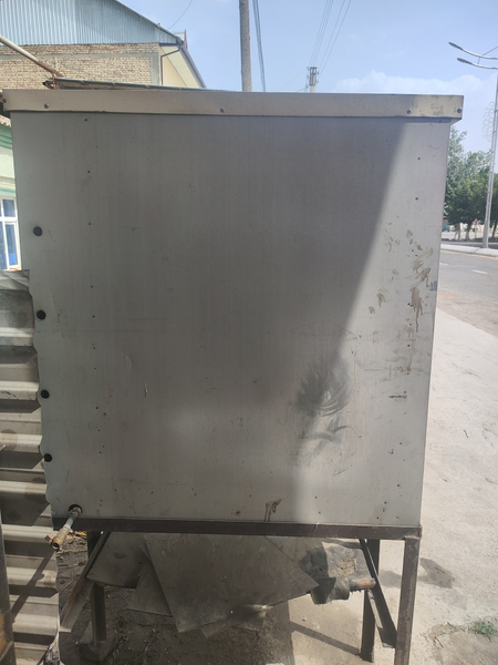 GRILL APARAT gaz va tokda iwlaydi.16 tagacha tovuq ketadi . 2.2 mln